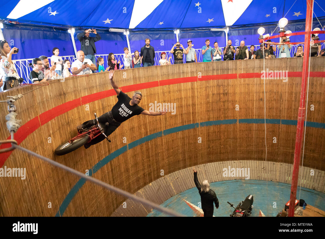 Circus big wheel motorcycle hi-res stock photography and images - Alamy