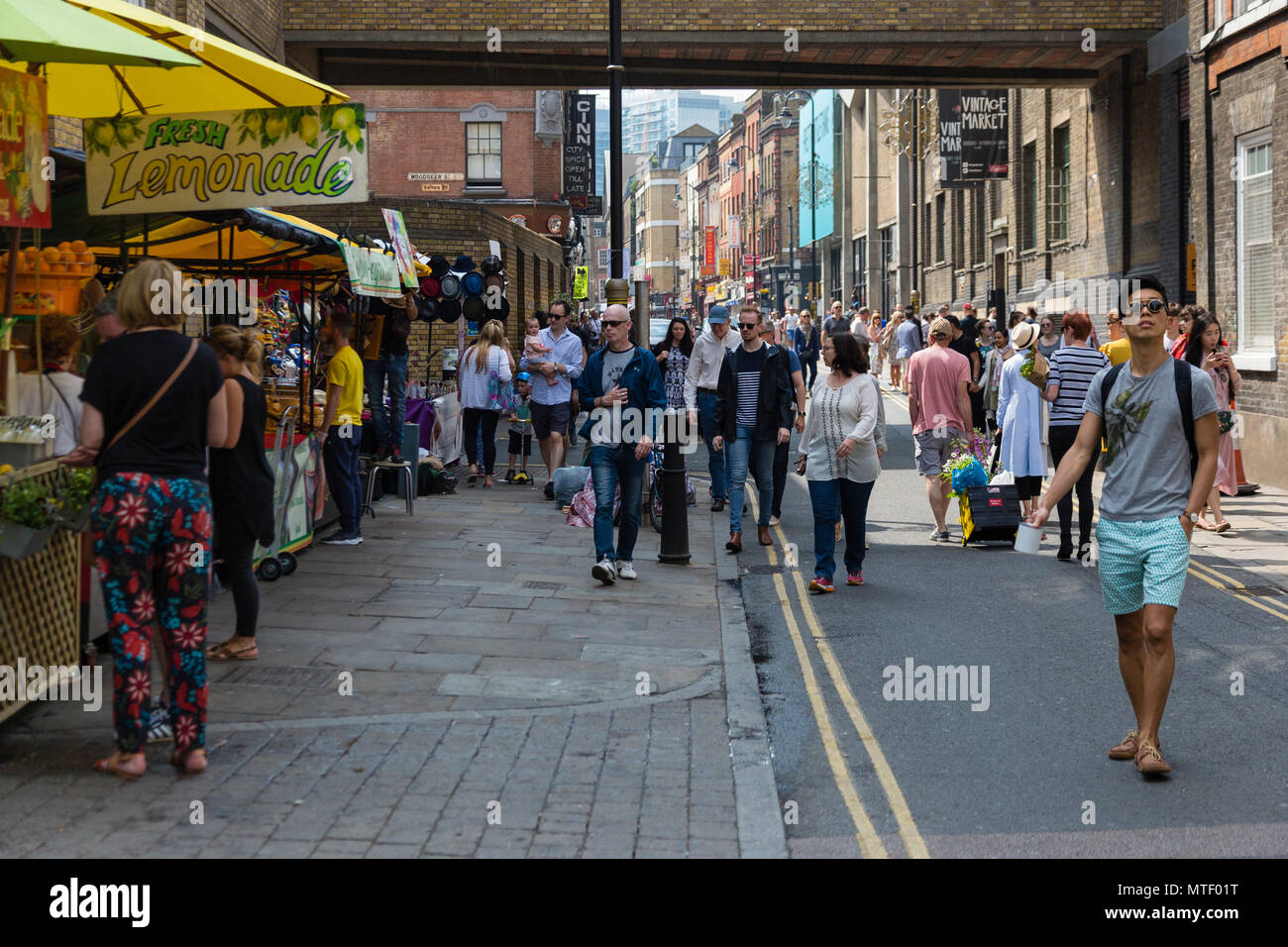 Sunday market brick lane hi-res stock photography and images - Alamy