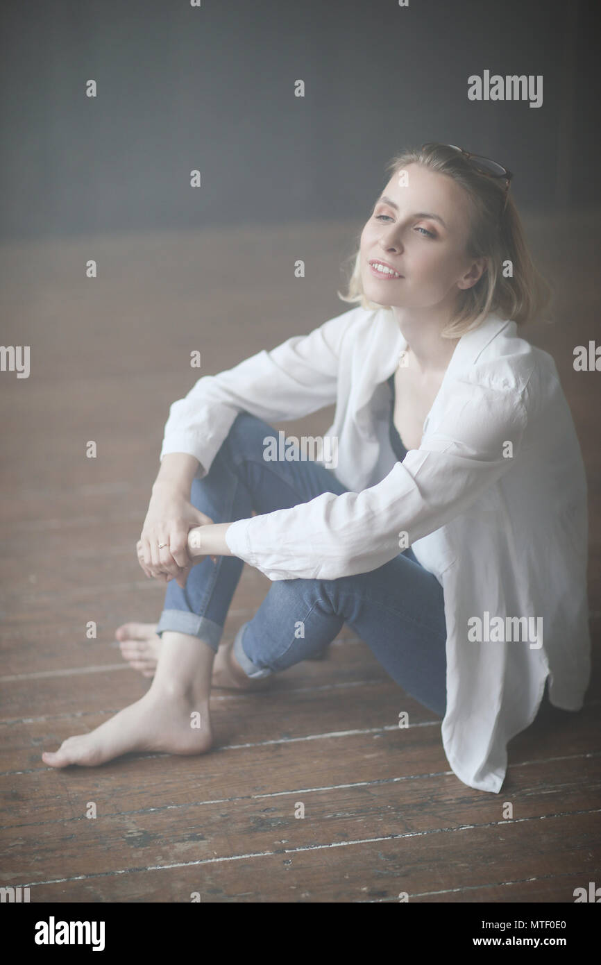 Bra floor hi-res stock photography and images - Alamy