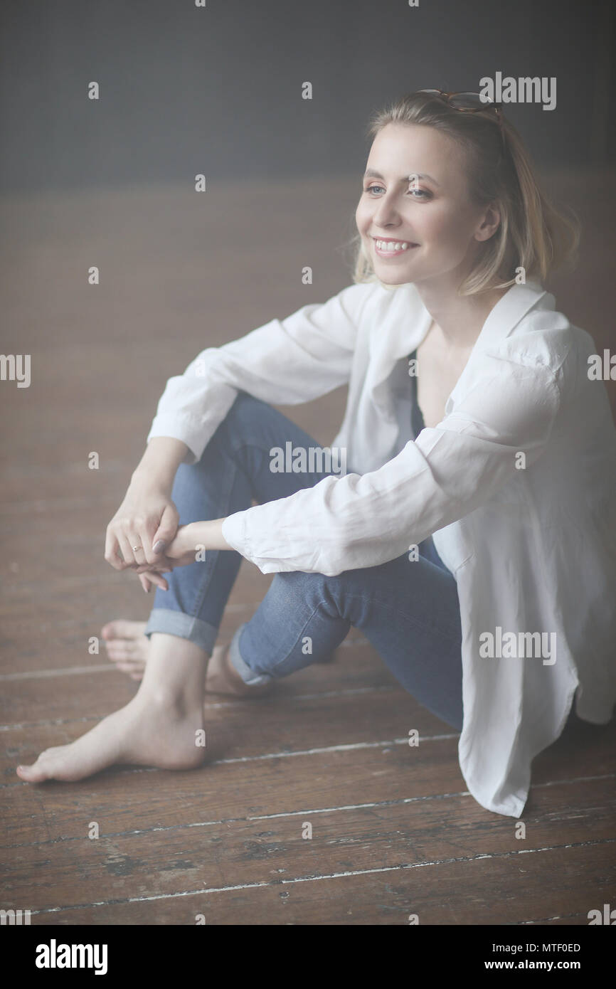 Bra floor hi-res stock photography and images - Alamy