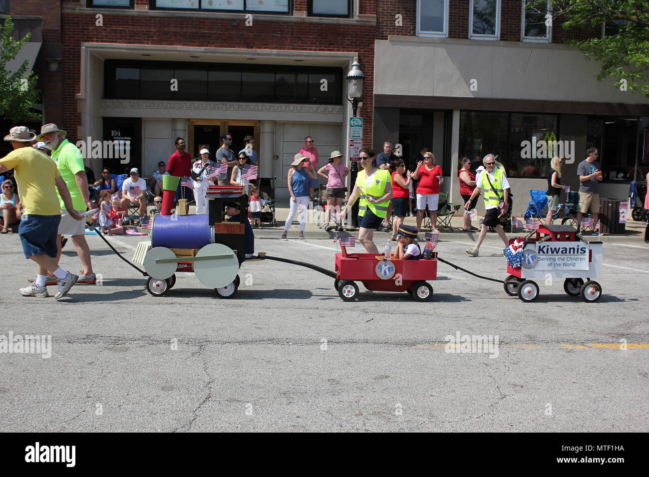 Small town scene from the Memorial Day Parade 2018 in upscale Park ...