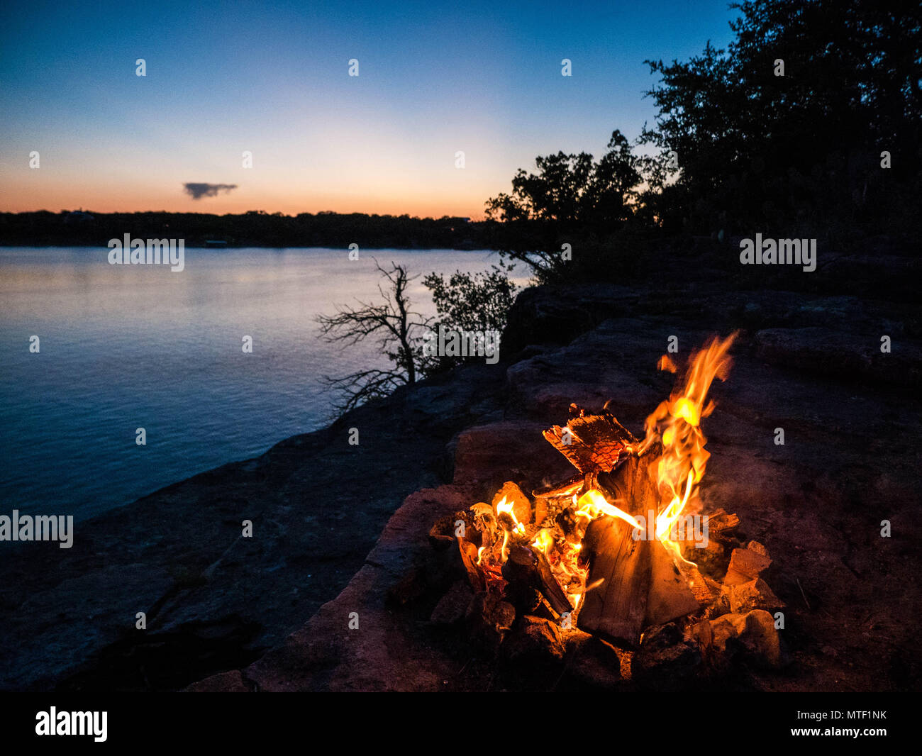 Campfire sunset next water hi-res stock photography and images - Alamy