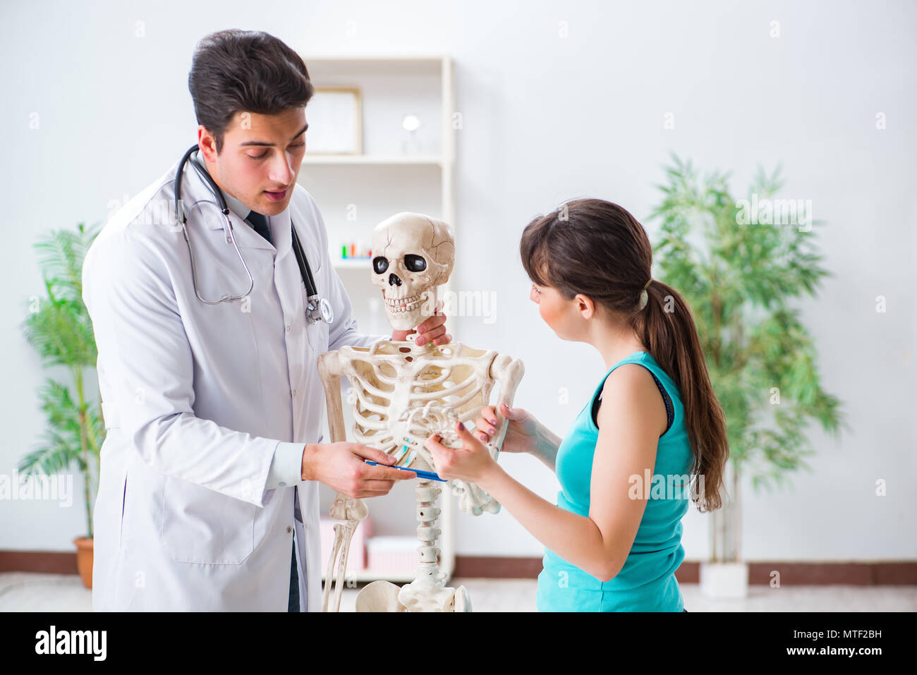 Specialist doctor showing body bone hi-res stock photography and images ...