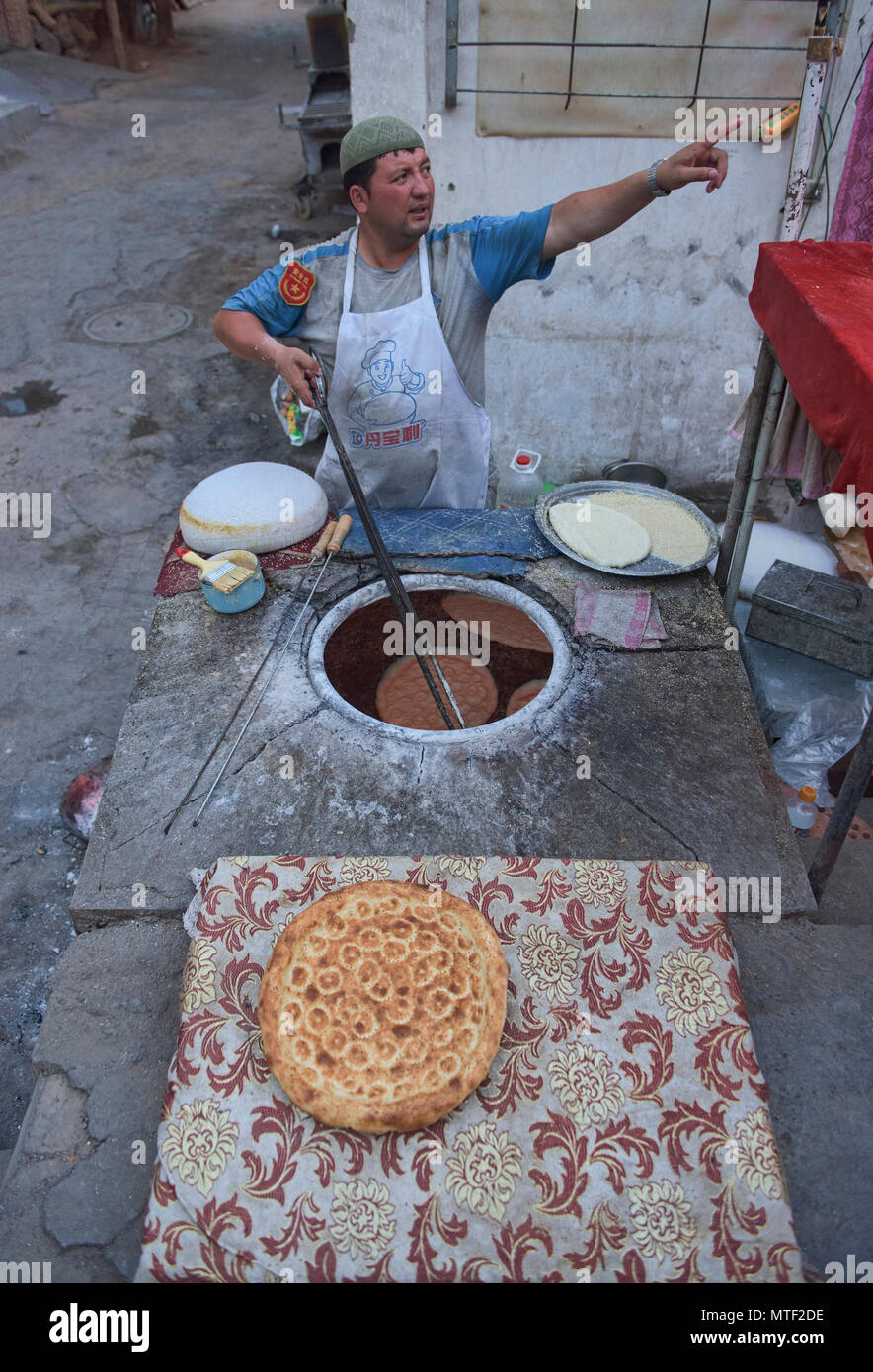 Persian flatbread hi-res stock photography and images - Alamy