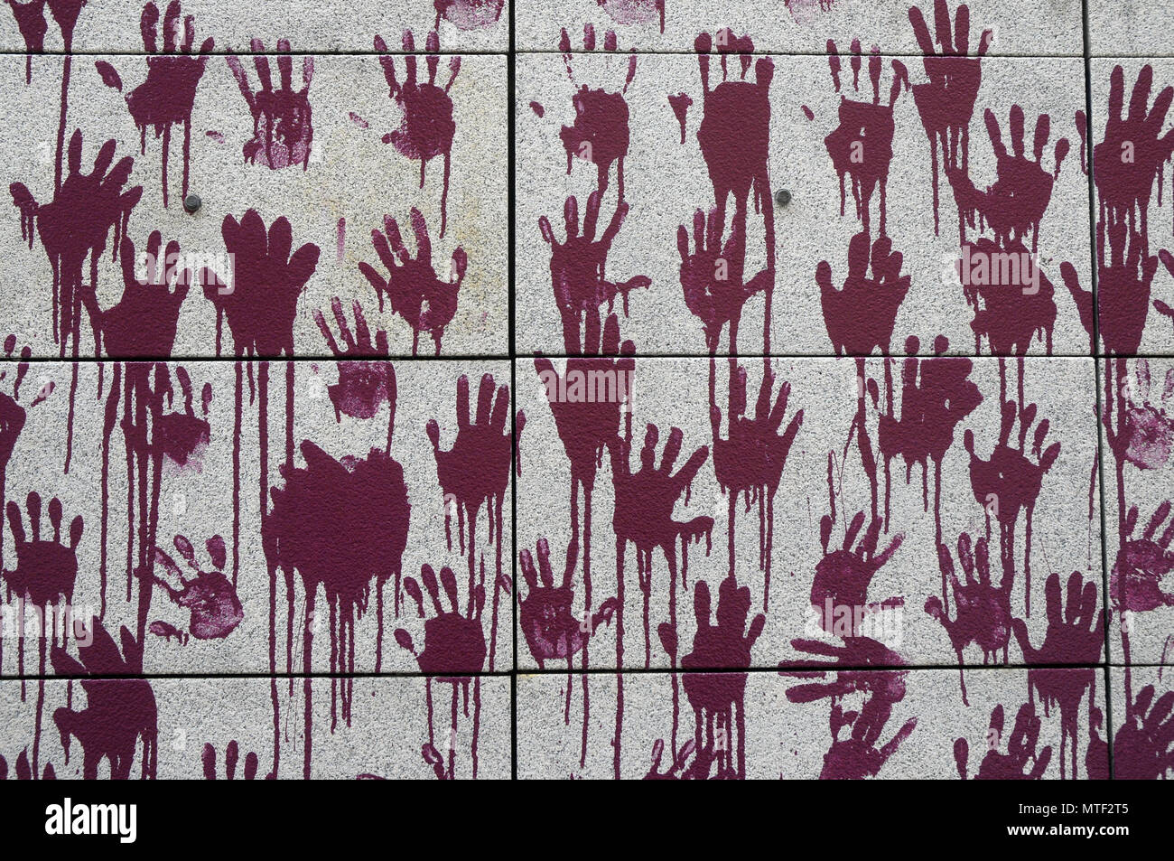 Hands on the wall hi-res stock photography and images - Alamy