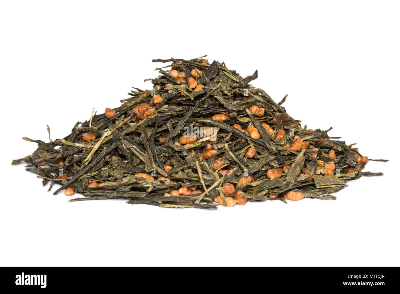 Japanese green tea Genmaicha isolated on white. Tea leaves with roasted ...
