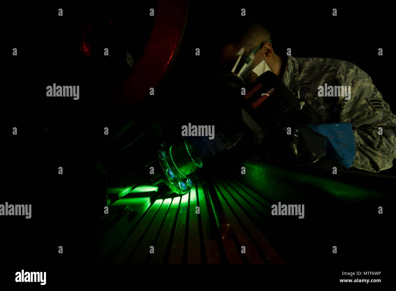 Magnetic particle inspection hi-res stock photography and images - Alamy