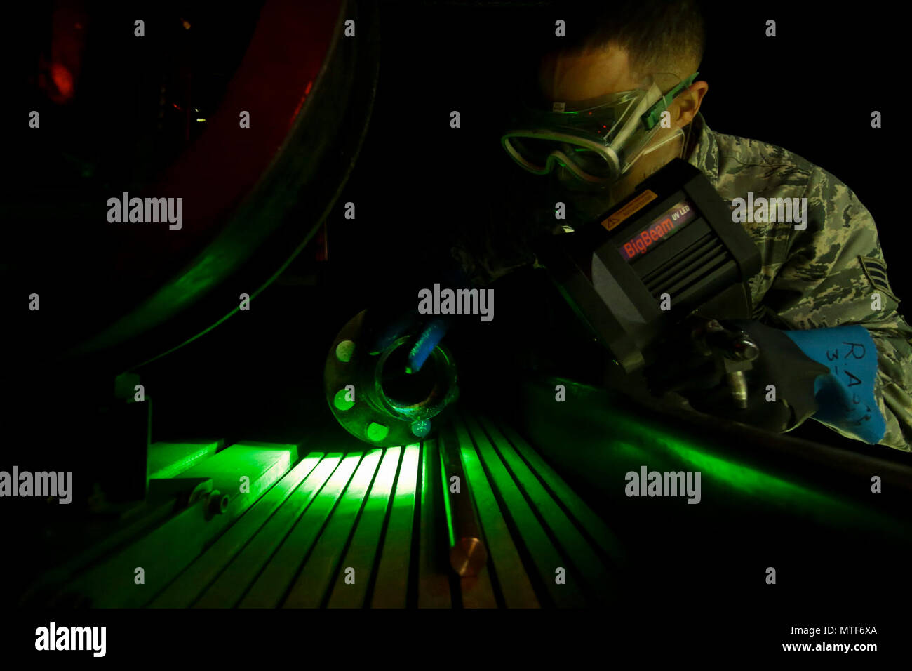 Magnetic particle inspection hi-res stock photography and images - Alamy