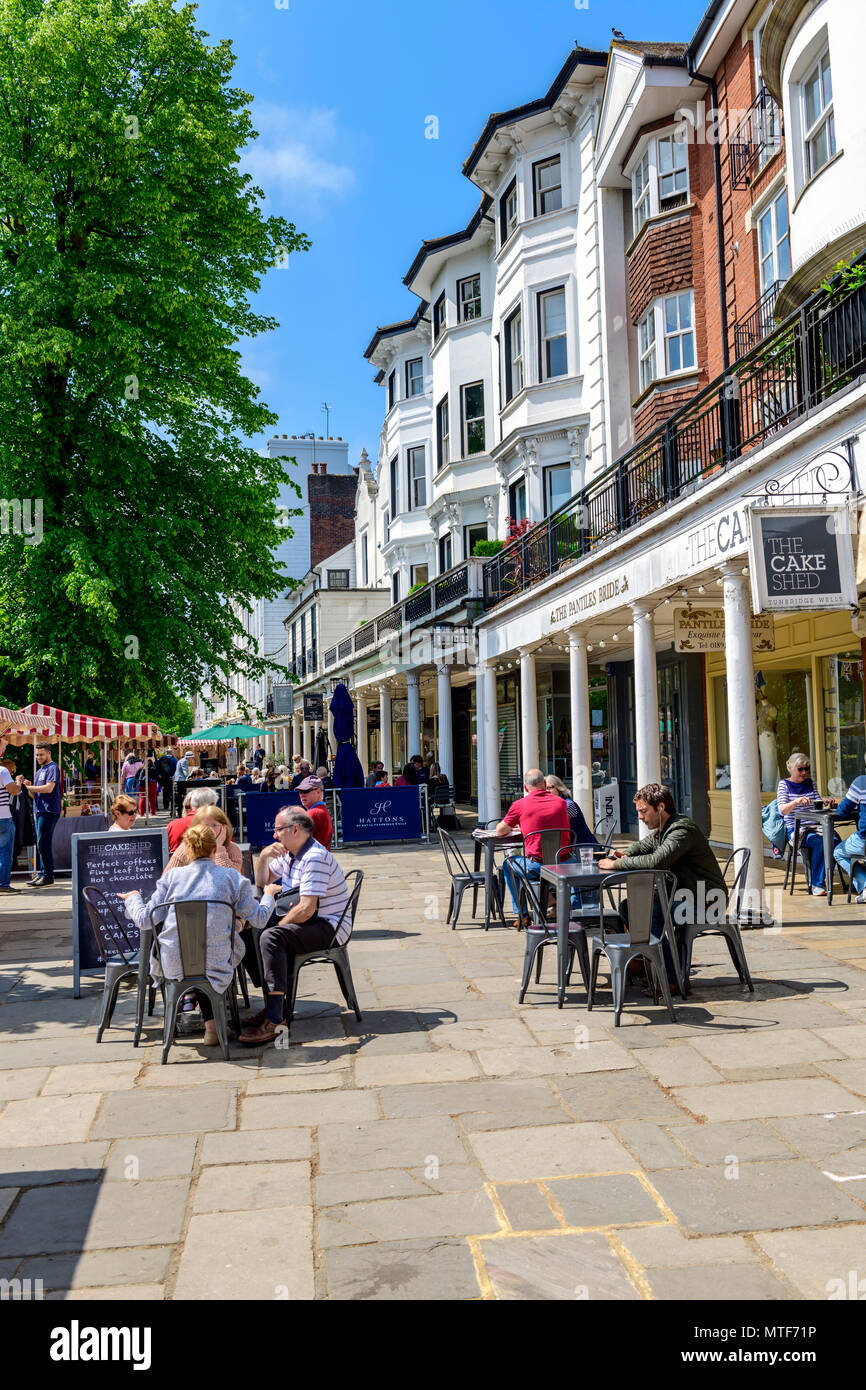 Outside cafe cafes table tables hi-res stock photography and images - Alamy