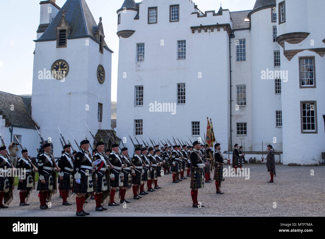 Scottish soldiers tartan kilts hi-res stock photography and images - Alamy