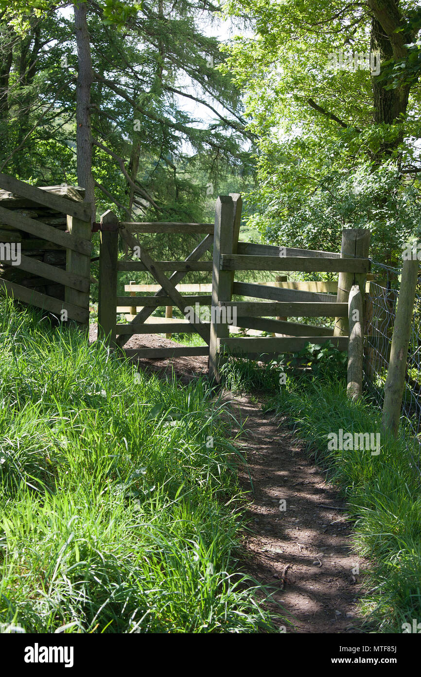 Gate gateway path hi-res stock photography and images - Alamy
