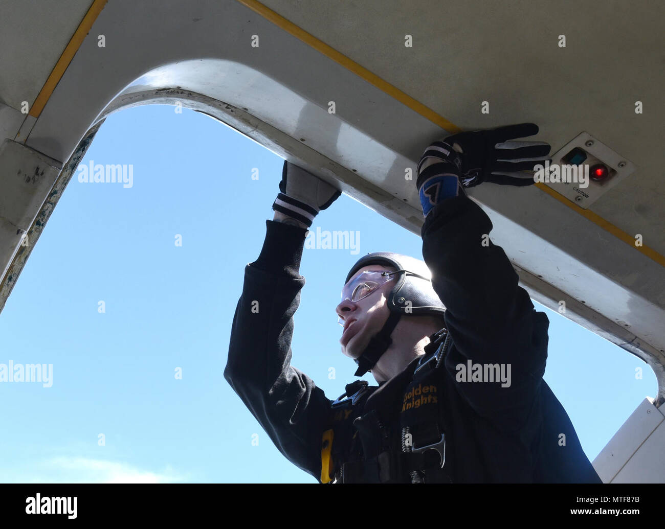 U s army golden knights skydive hi-res stock photography and images - Alamy