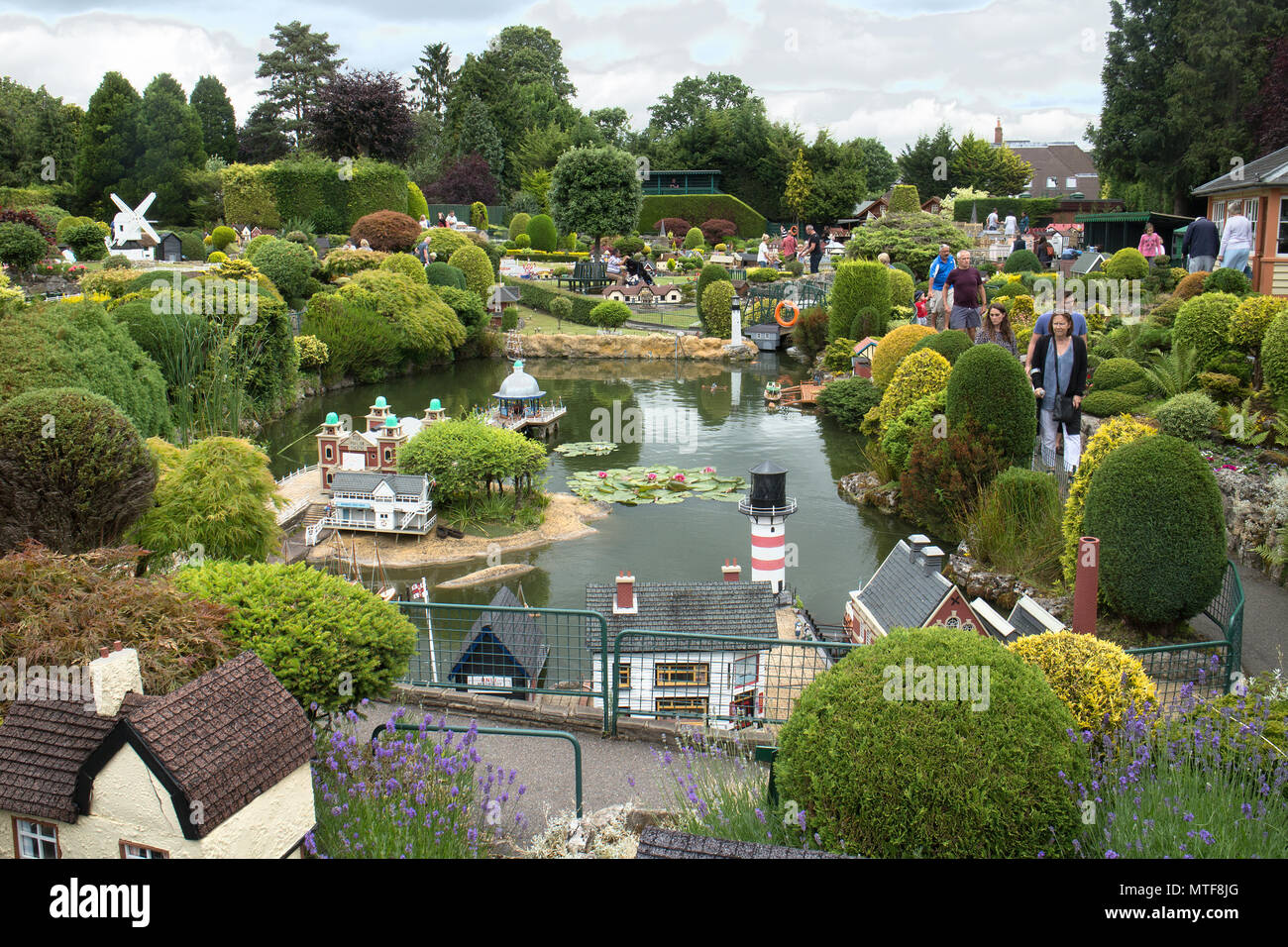 Bekonscot Model Village, Beaconsfield, Buckinghamshire Stock Photo - Alamy