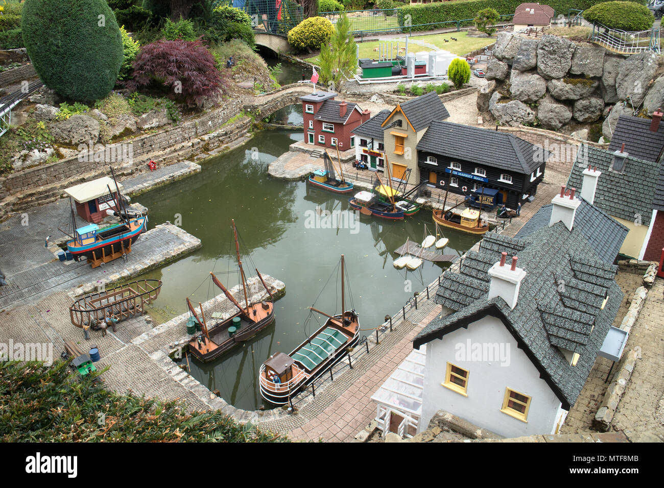 Bekonscot Model Village, Beaconsfield, Buckinghamshire Stock Photo - Alamy