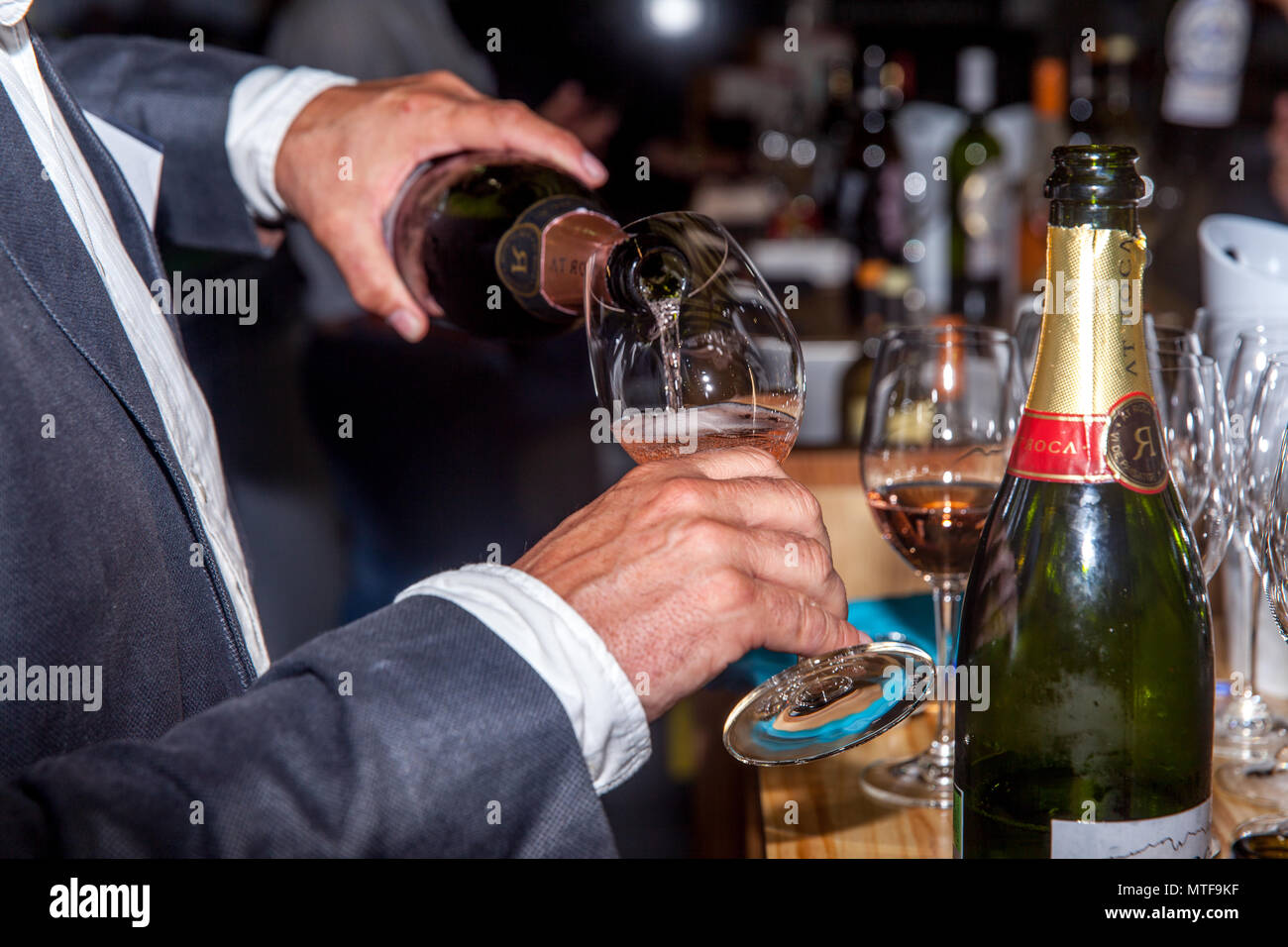 Good mixer pub hi-res stock photography and images - Alamy