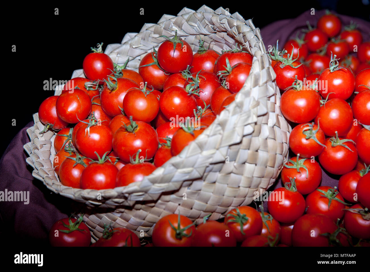 Unprocessed tomatoes hi-res stock photography and images - Alamy