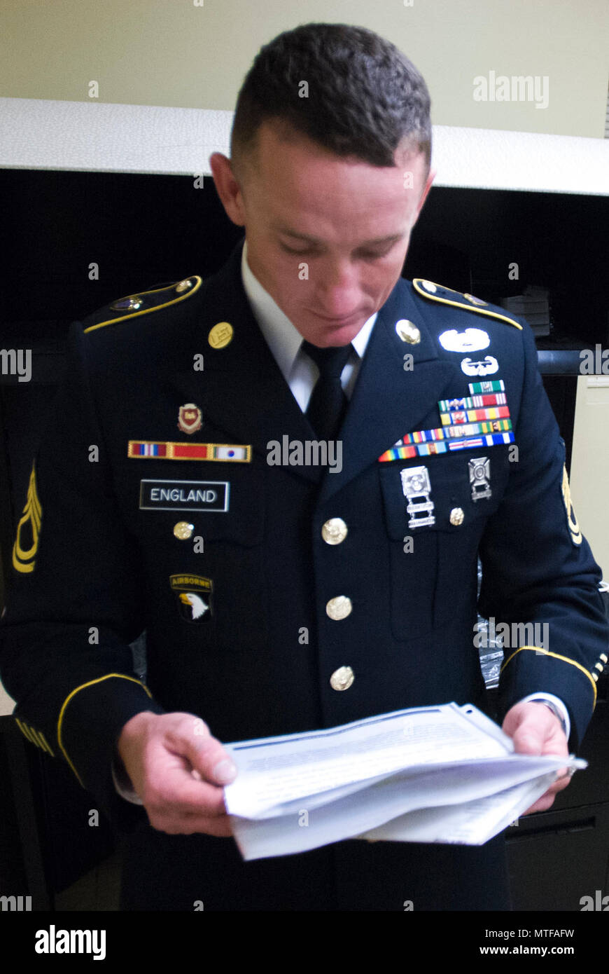 Sgt. 1st Class Andrew England of the 372nd Engineer Brigade, 416th ...