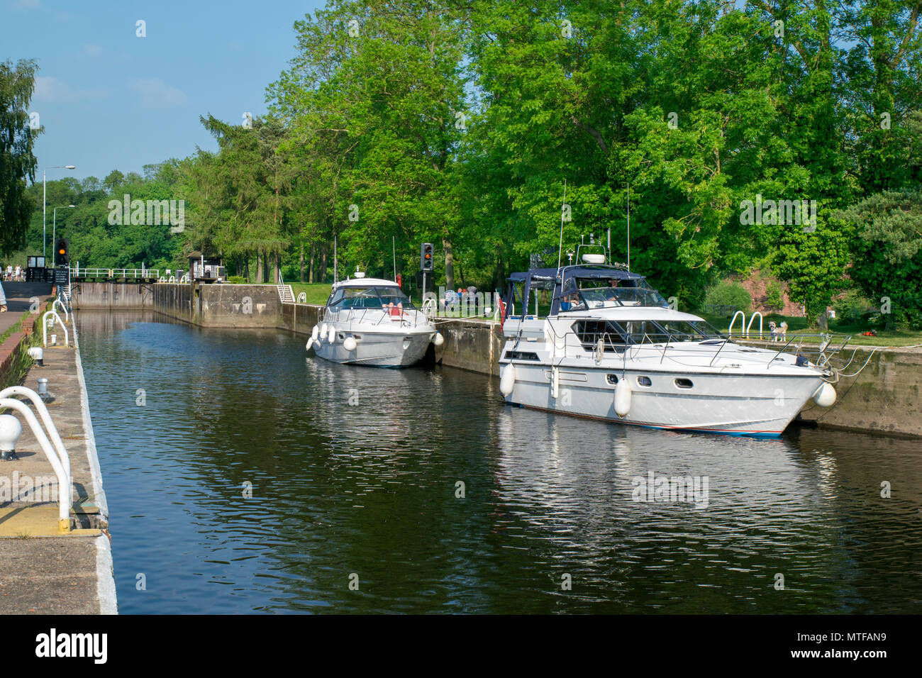 Gunthorpe lock nottinghamshire hi-res stock photography and images - Alamy