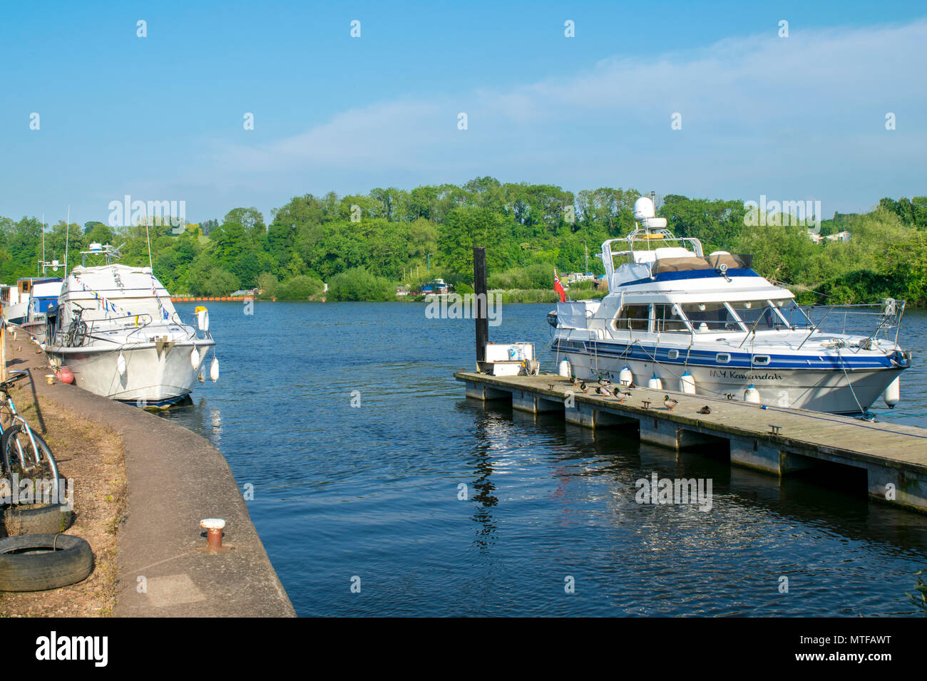 Gunthorpe lock nottinghamshire hi-res stock photography and images - Alamy