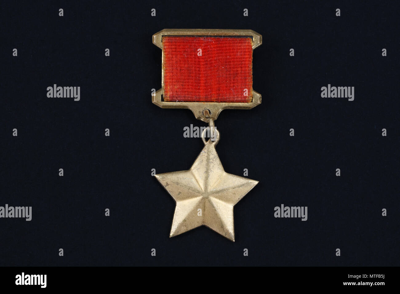 The Gold Star medal is a special insignia that identifies recipients of ...