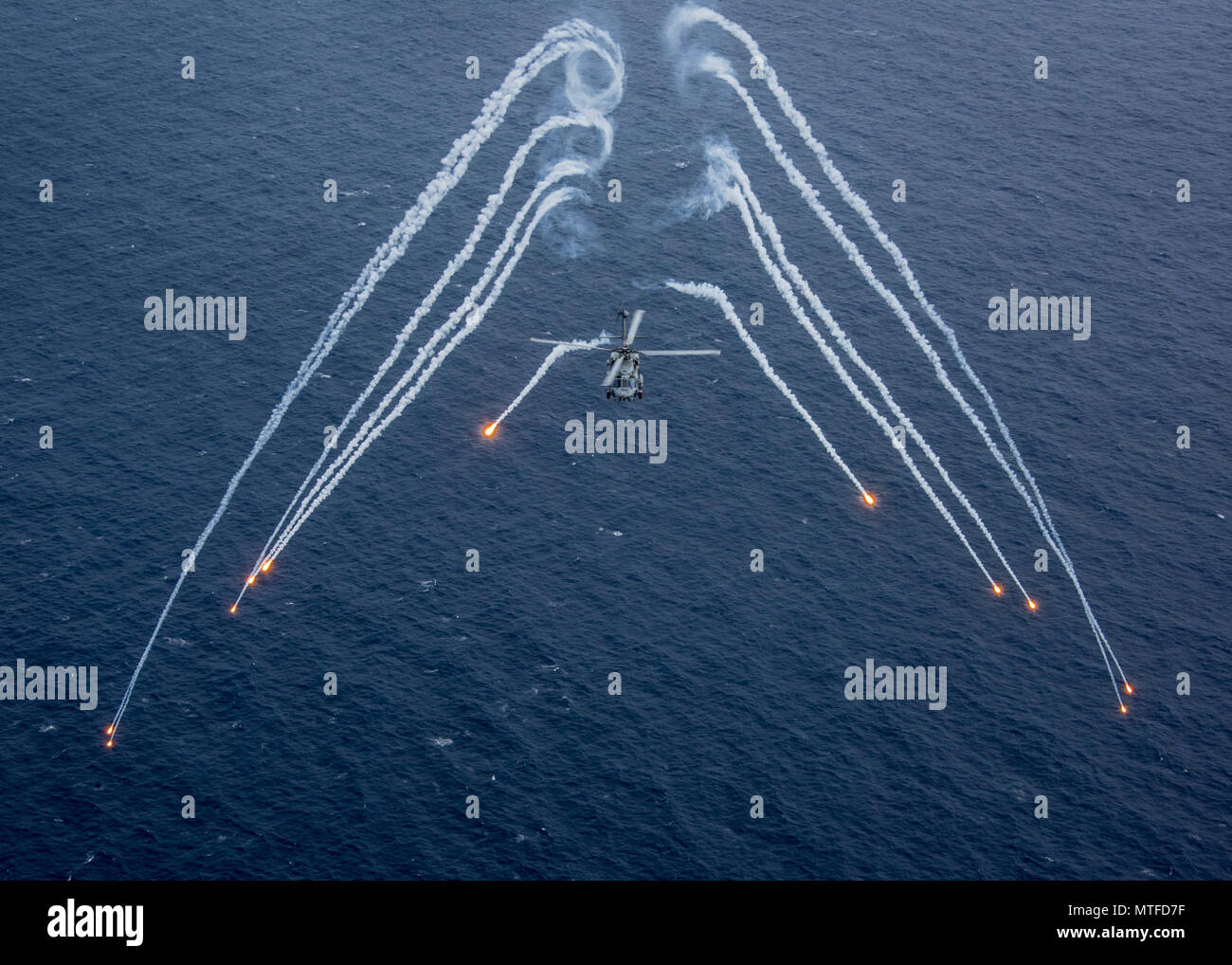 Chaff helicopter hi-res stock photography and images - Alamy