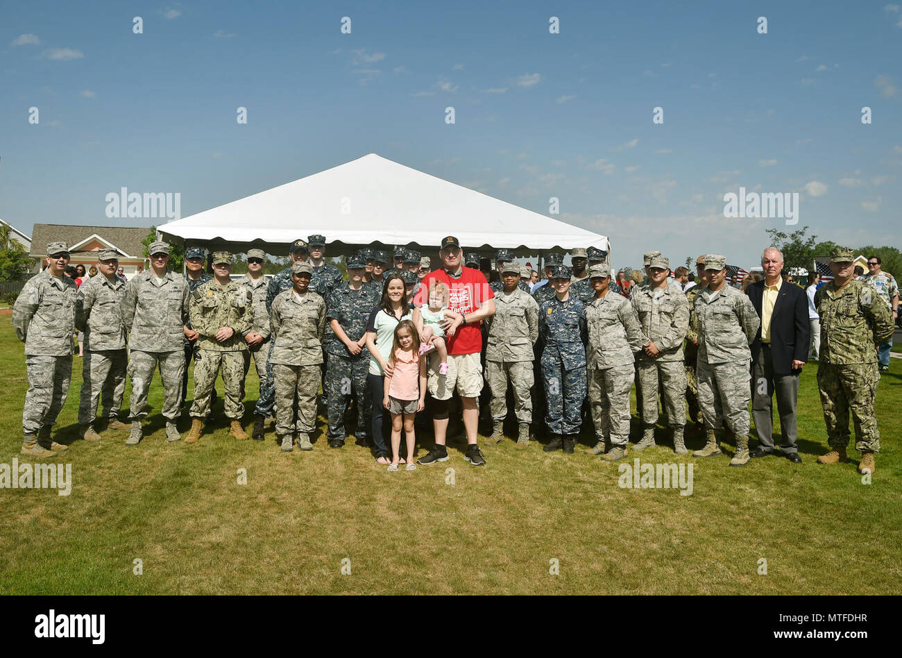 U.S. Marine Corps Lance Cpl. Jeremy Brooking and his family, center ...