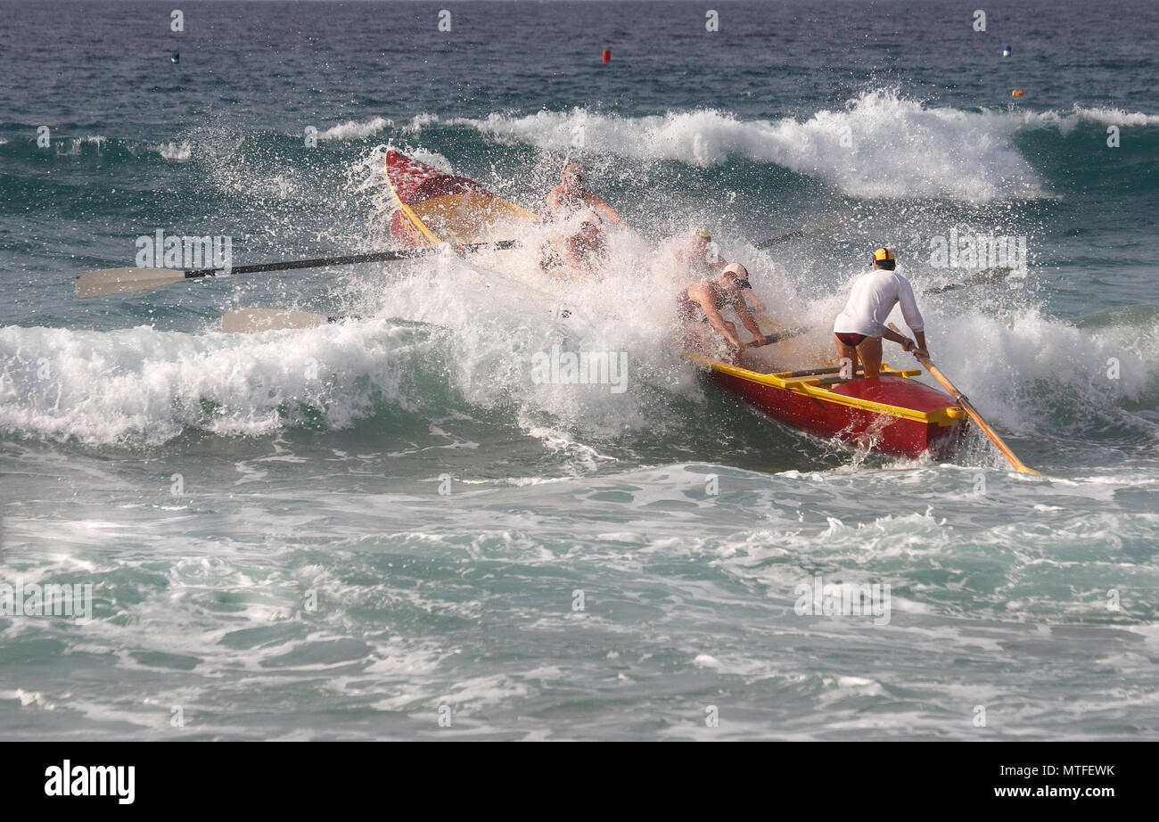 Surf boat rowers hi-res stock photography and images - Alamy