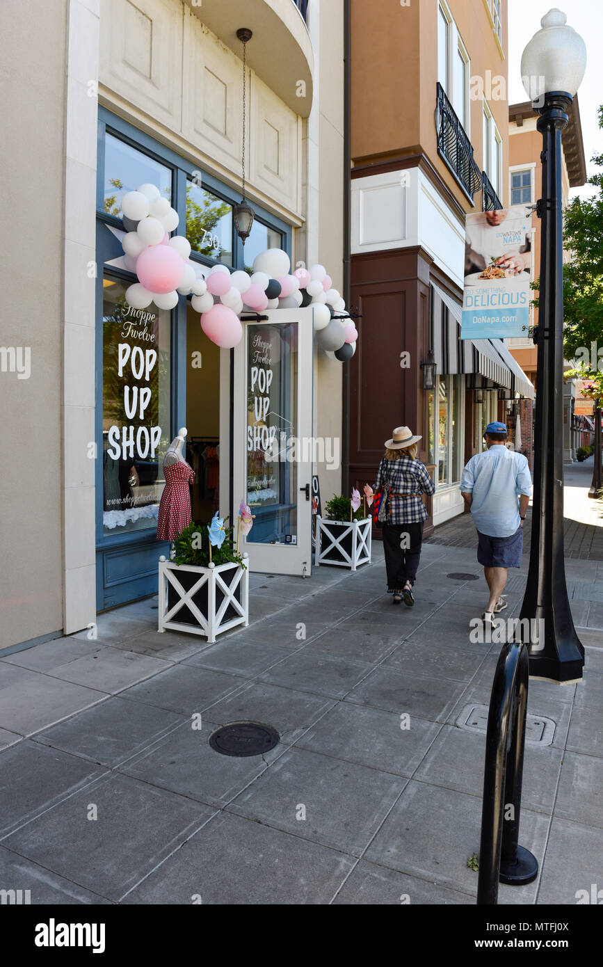 Storefront downtown shop store hi-res stock photography and images - Alamy