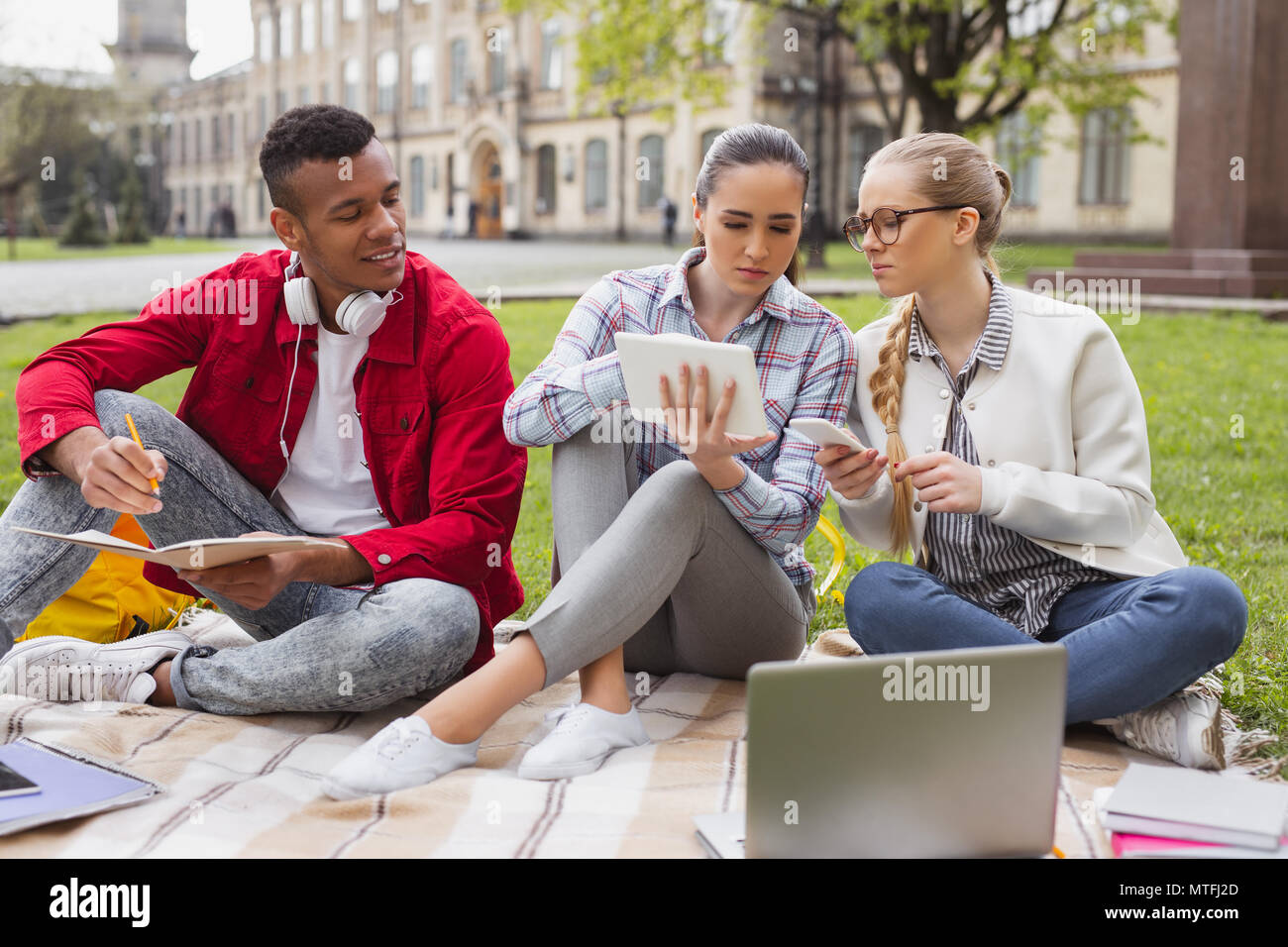 Millennial students discussing modern fashion trends Stock Photo - Alamy