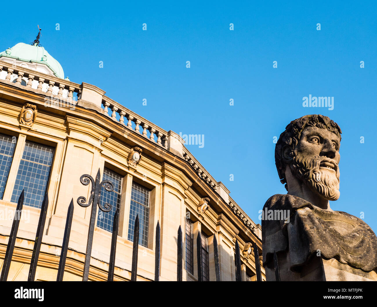 Sheldonian theatre oxford hi-res stock photography and images - Alamy