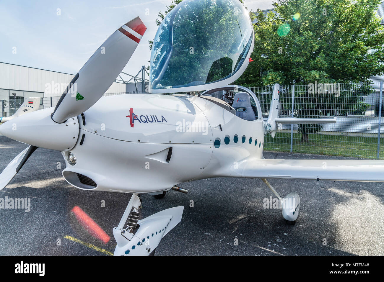 Aquila a 210 hi-res stock photography and images - Alamy