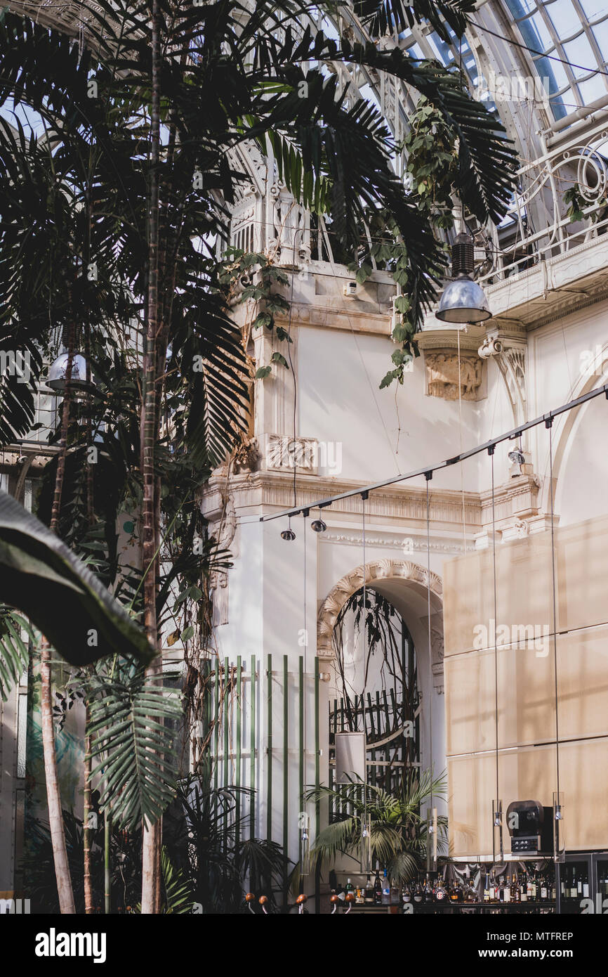 Palmenhaus Schönbrunn, Wien Stock Photo - Alamy