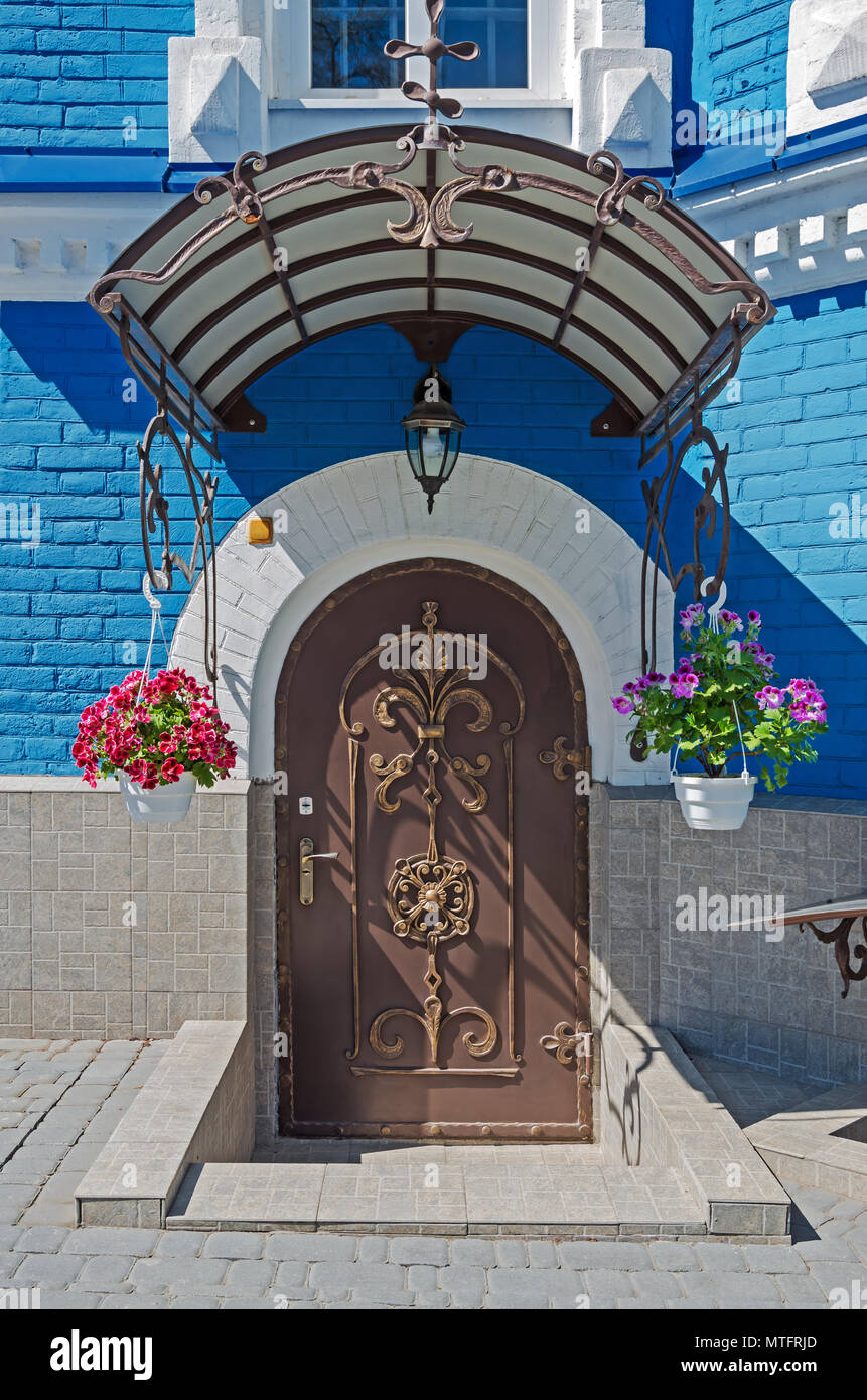 Stairs leading entrance medieval castle hi-res stock photography and ...