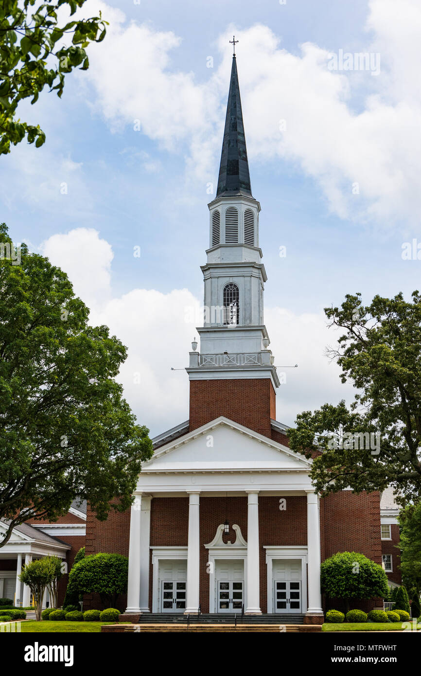 HICKORY, NC, USA-27 MAY 18: The First Baptist Church, in downtown Stock ...