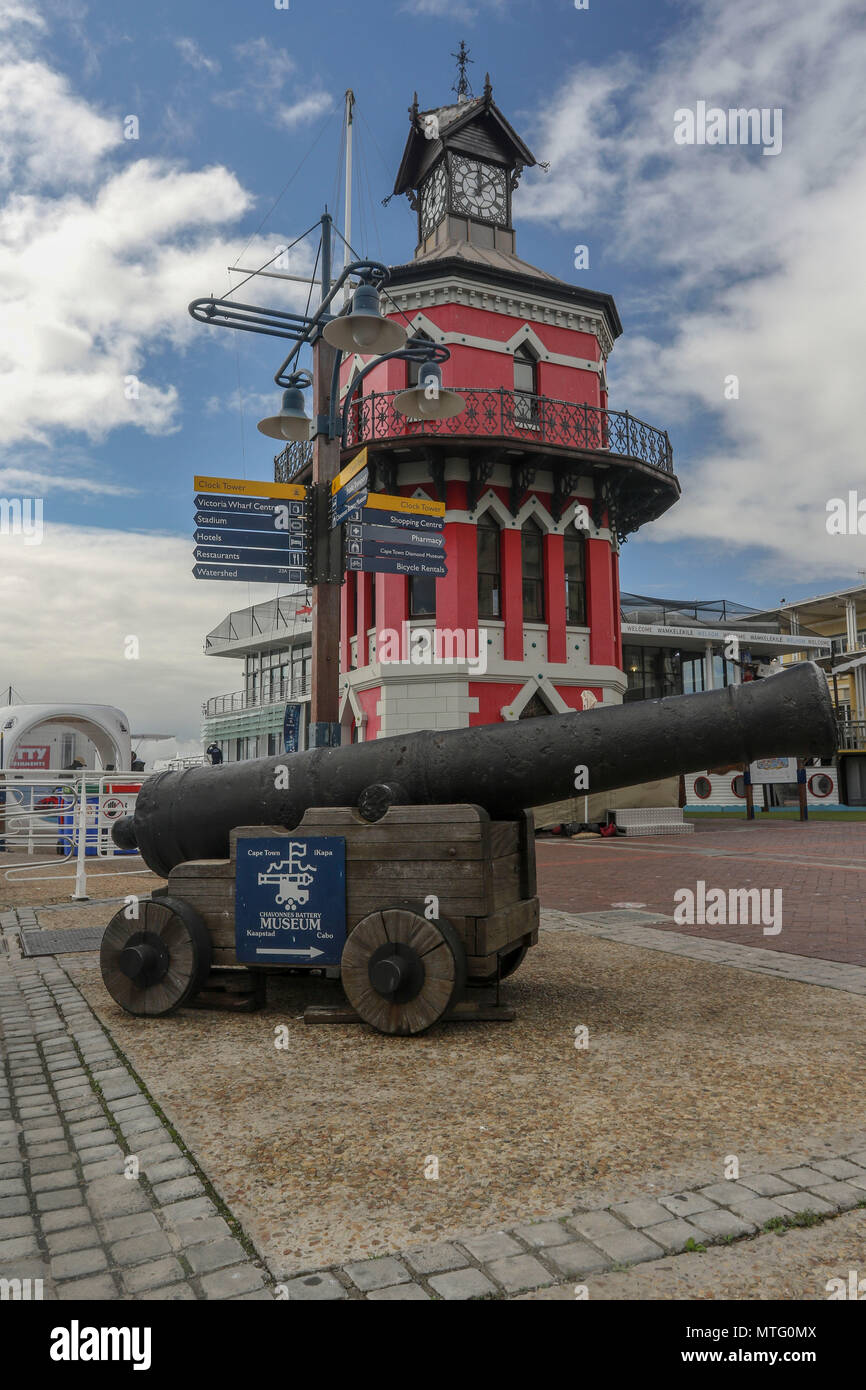 clock and cannon cape town harbour, cape town, south africa Stock Photo ...
