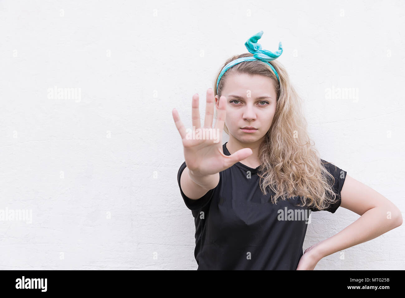 girl shows five fingers, sign, attention, countdown Stock Photo - Alamy