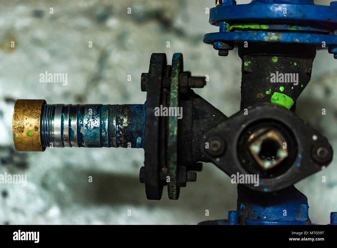 Old metal pipe connecting union close Stock Photo - Alamy