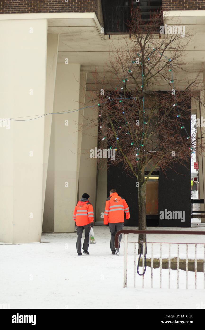 Snowfall at basildon town centre hi-res stock photography and images ...