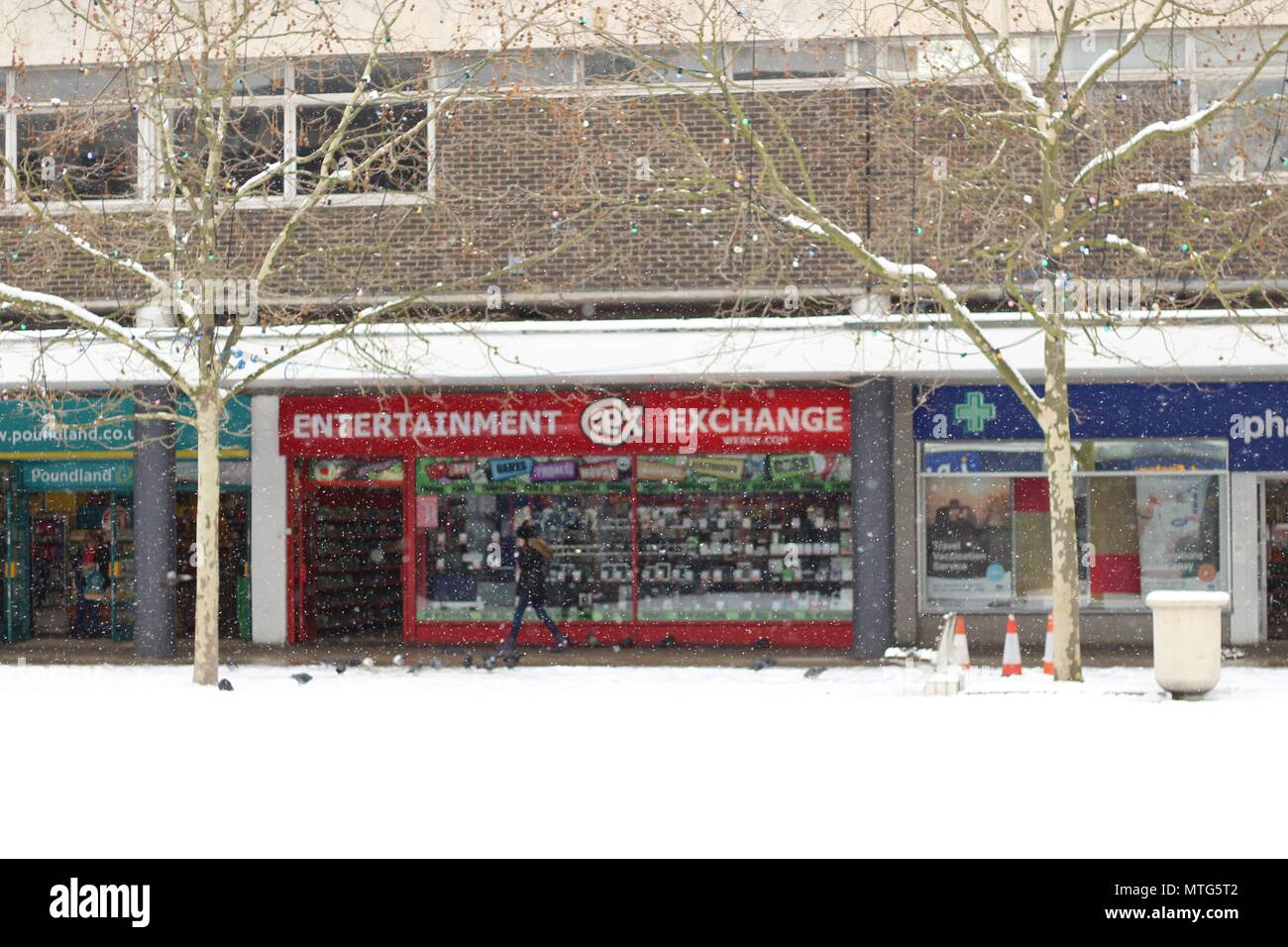 Snowfall at basildon town centre hi-res stock photography and images ...