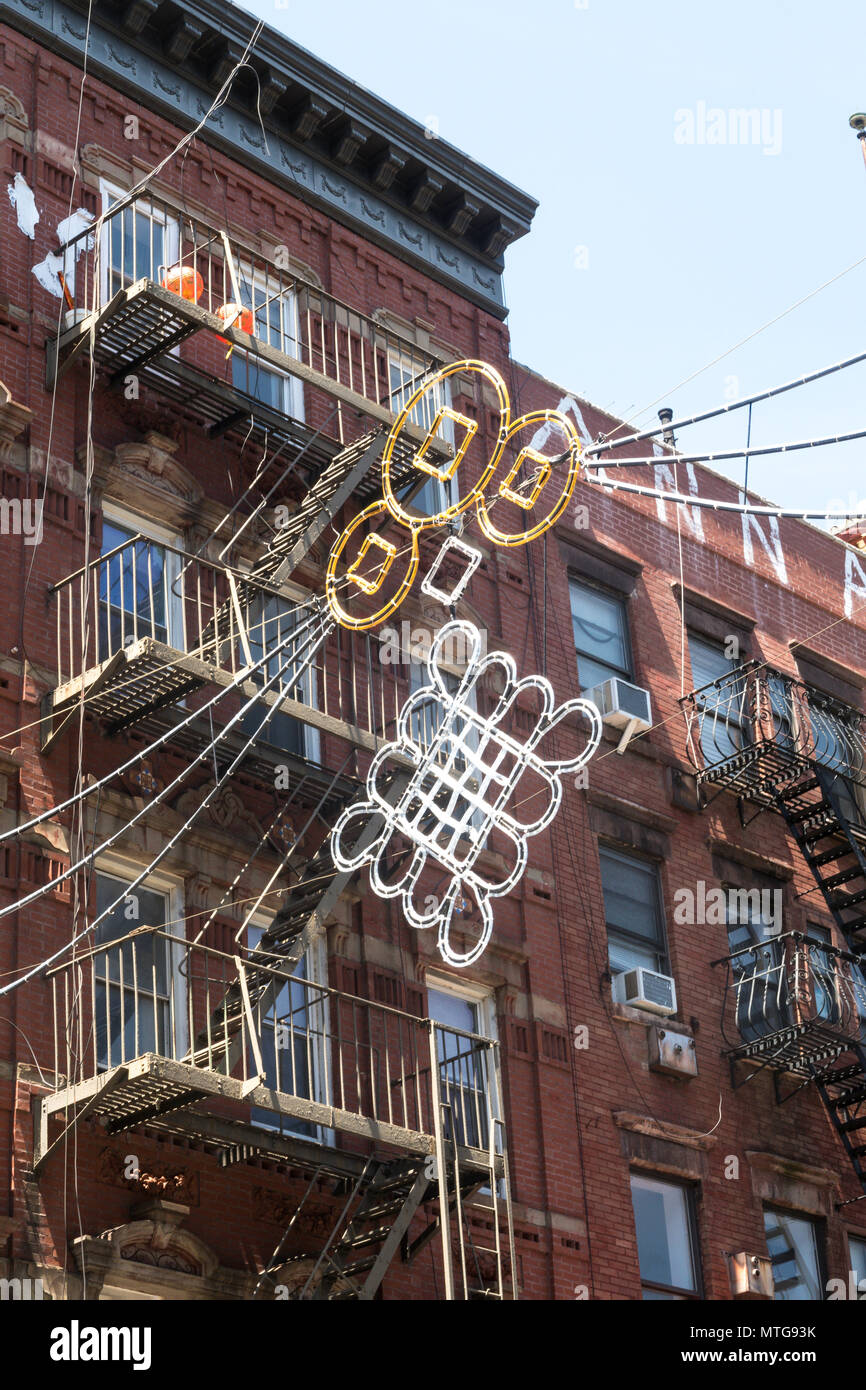 Chinese traditional pagoda style roof building hi-res stock photography ...