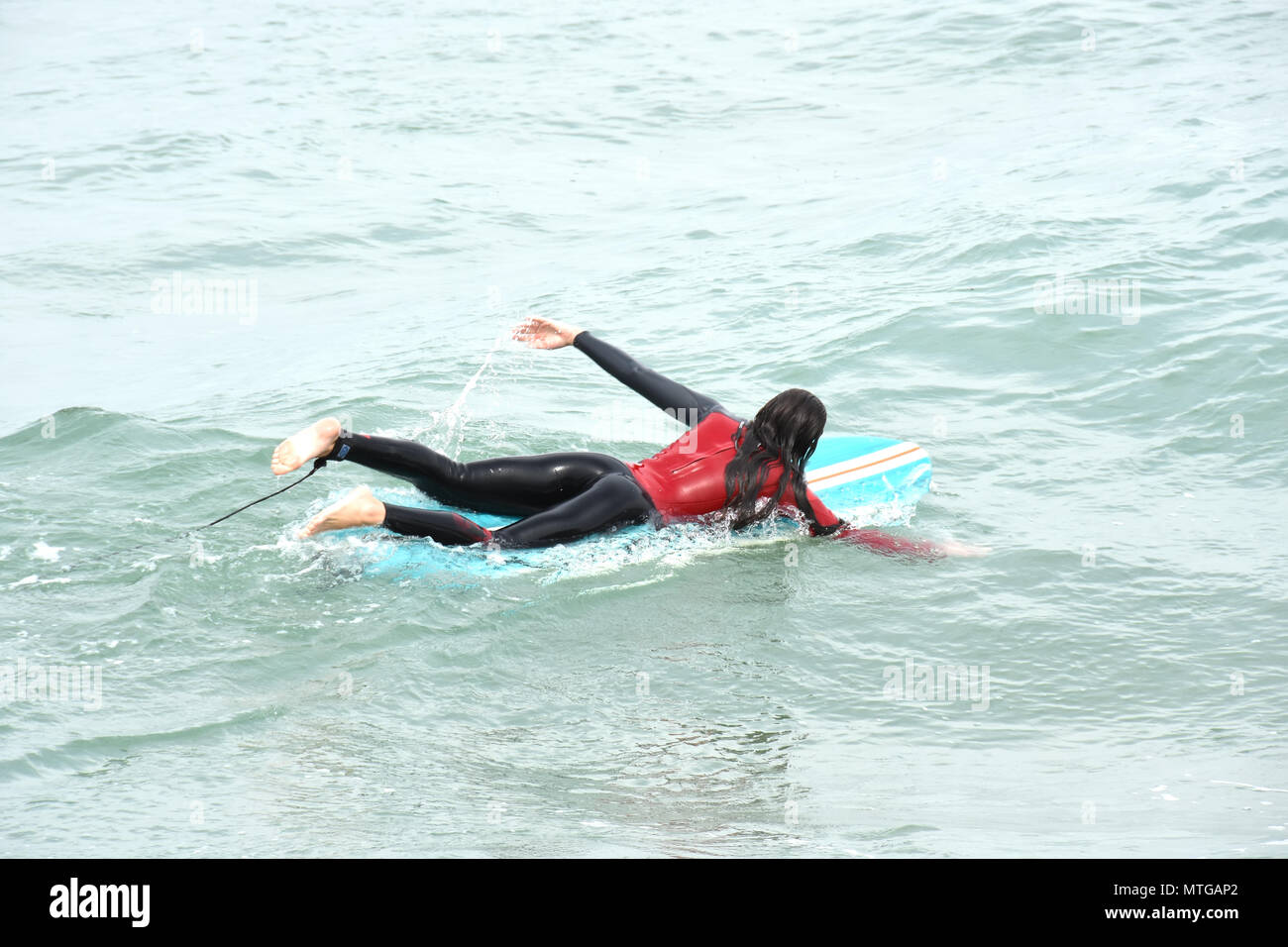 Surfing wave female wet suit hi-res stock photography and images - Alamy