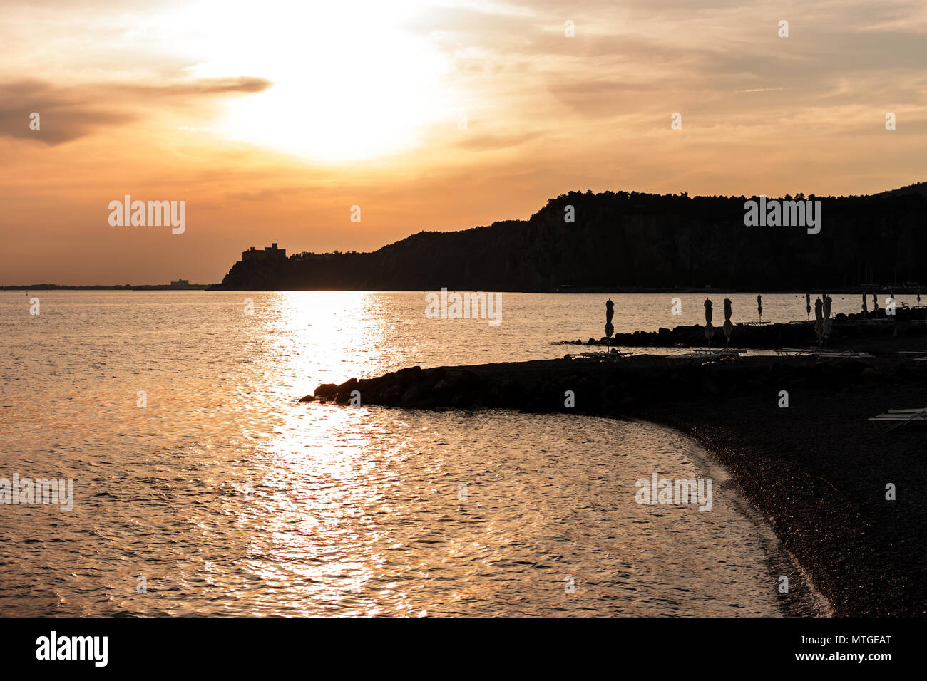 Empty beach beautiful hi-res stock photography and images - Alamy