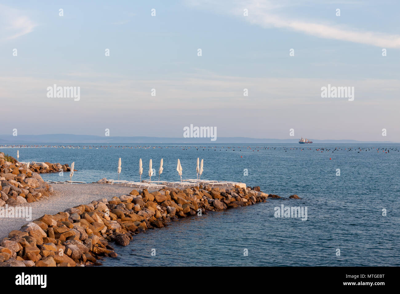 Empty beach beautiful hi-res stock photography and images - Alamy