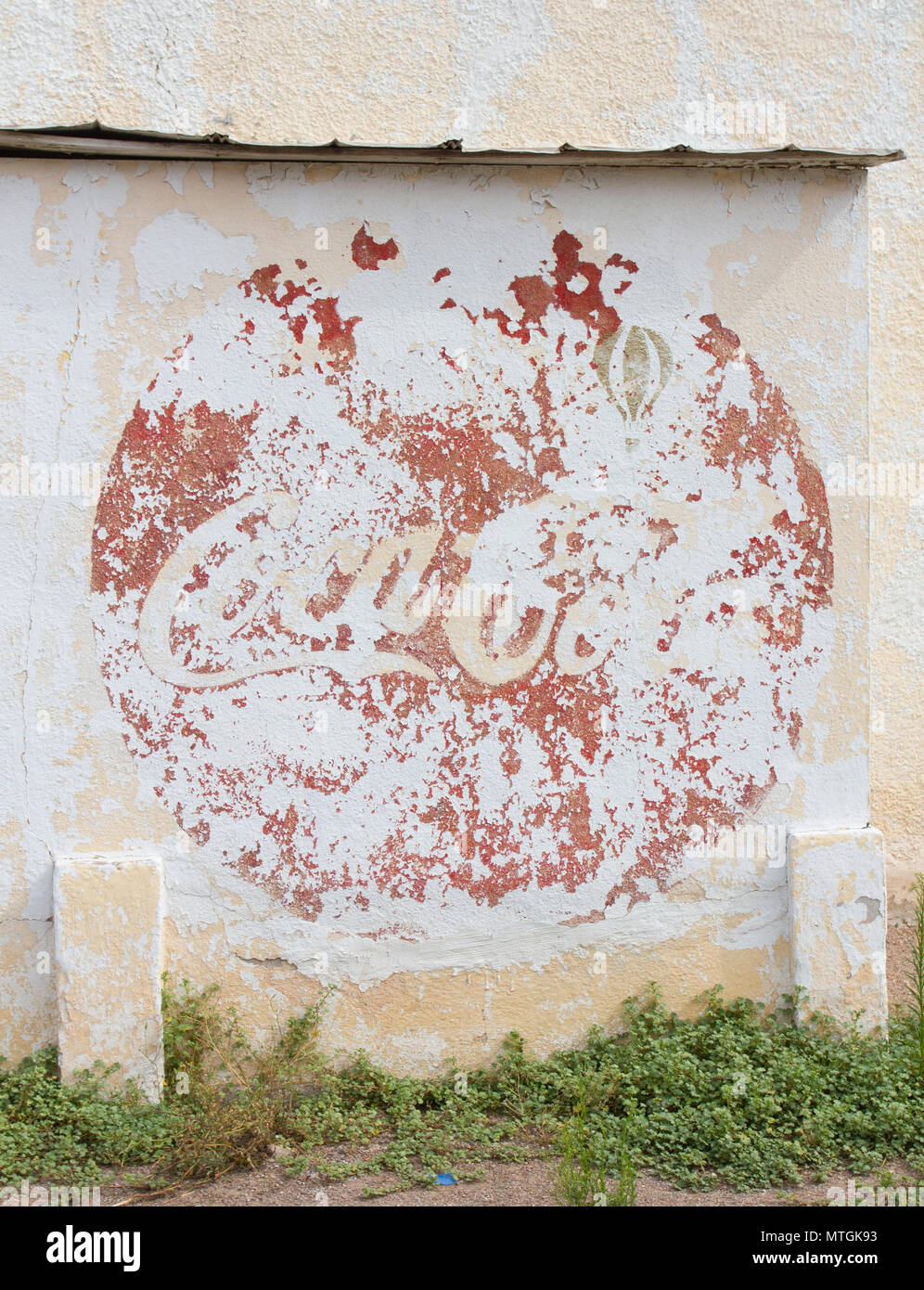 Coca cola advertisement on wall hi-res stock photography and images - Alamy
