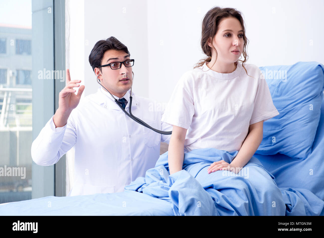 Doctor visiting patient in hospital room Stock Photo - Alamy