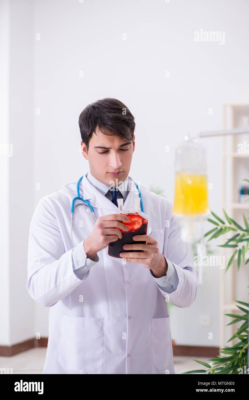 Doctor with bag of blood plasma in hospital Stock Photo - Alamy