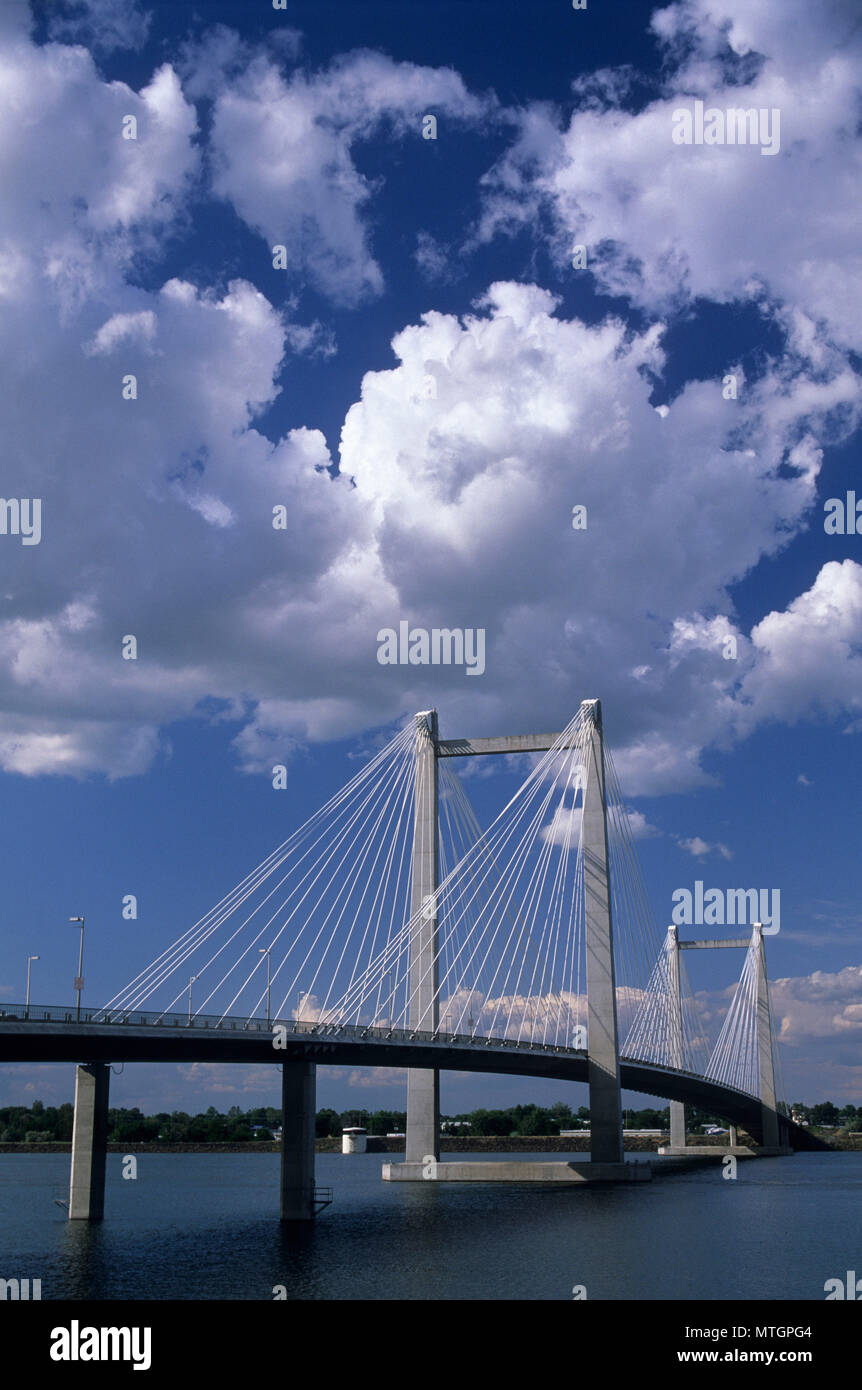 Tri cities cable bridge hi-res stock photography and images - Alamy