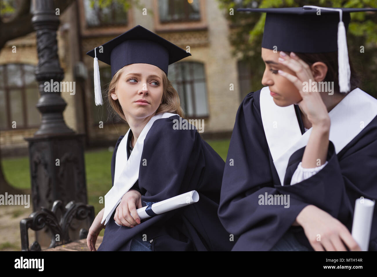Graduation group low angle hi-res stock photography and images - Alamy