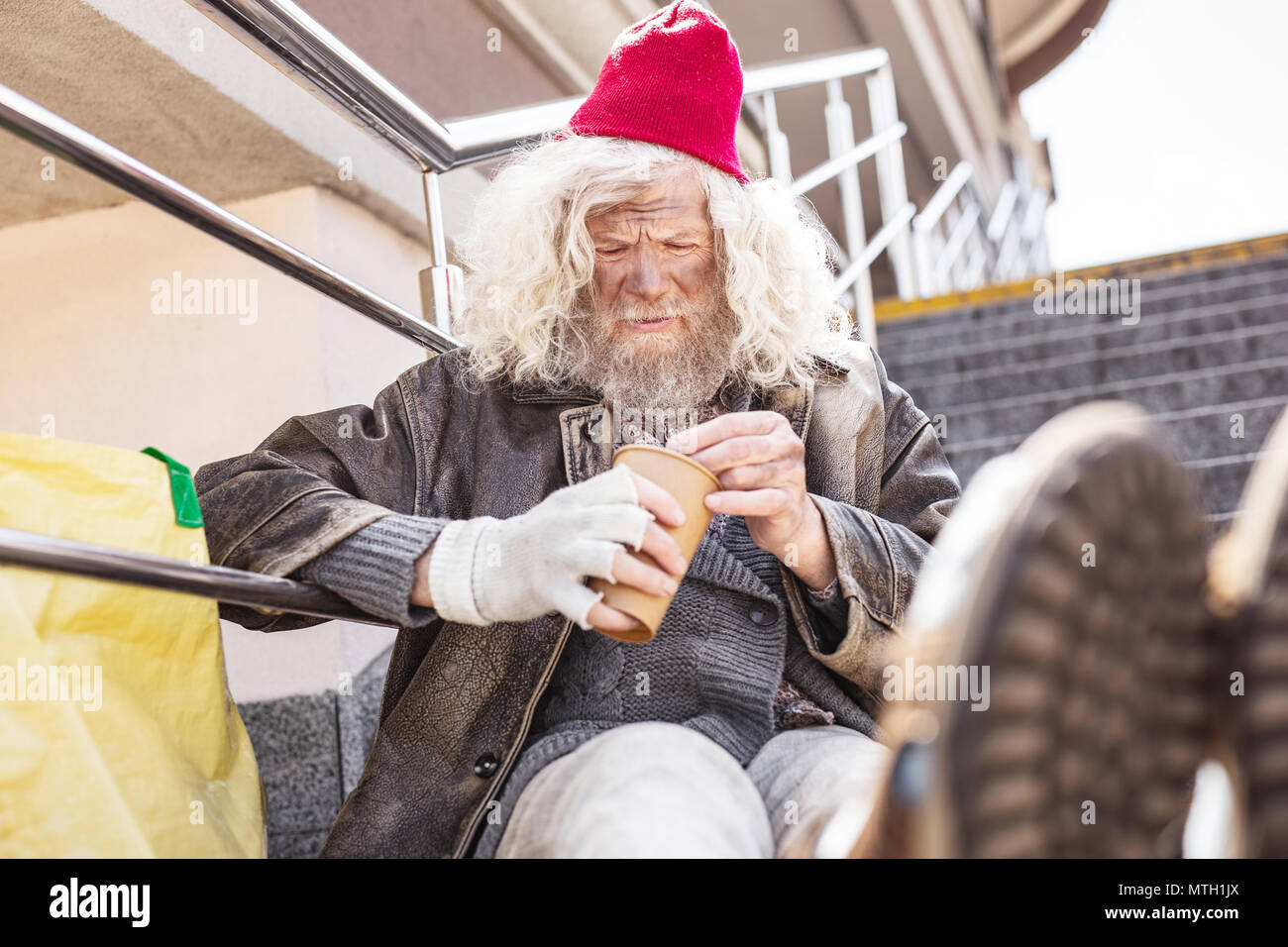 Homeless man counting money hi-res stock photography and images - Alamy
