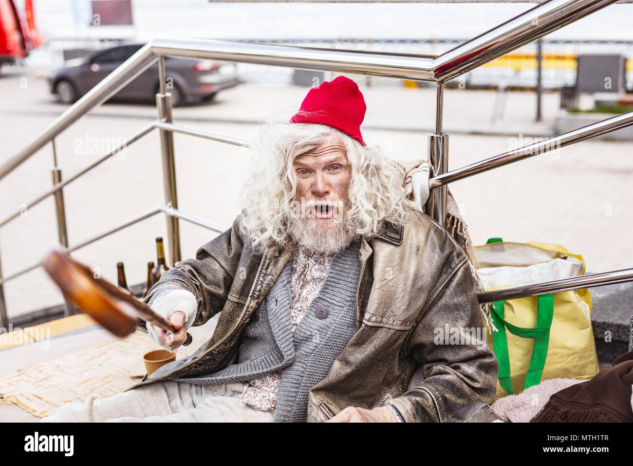 Addicted alcoholic hi-res stock photography and images - Alamy